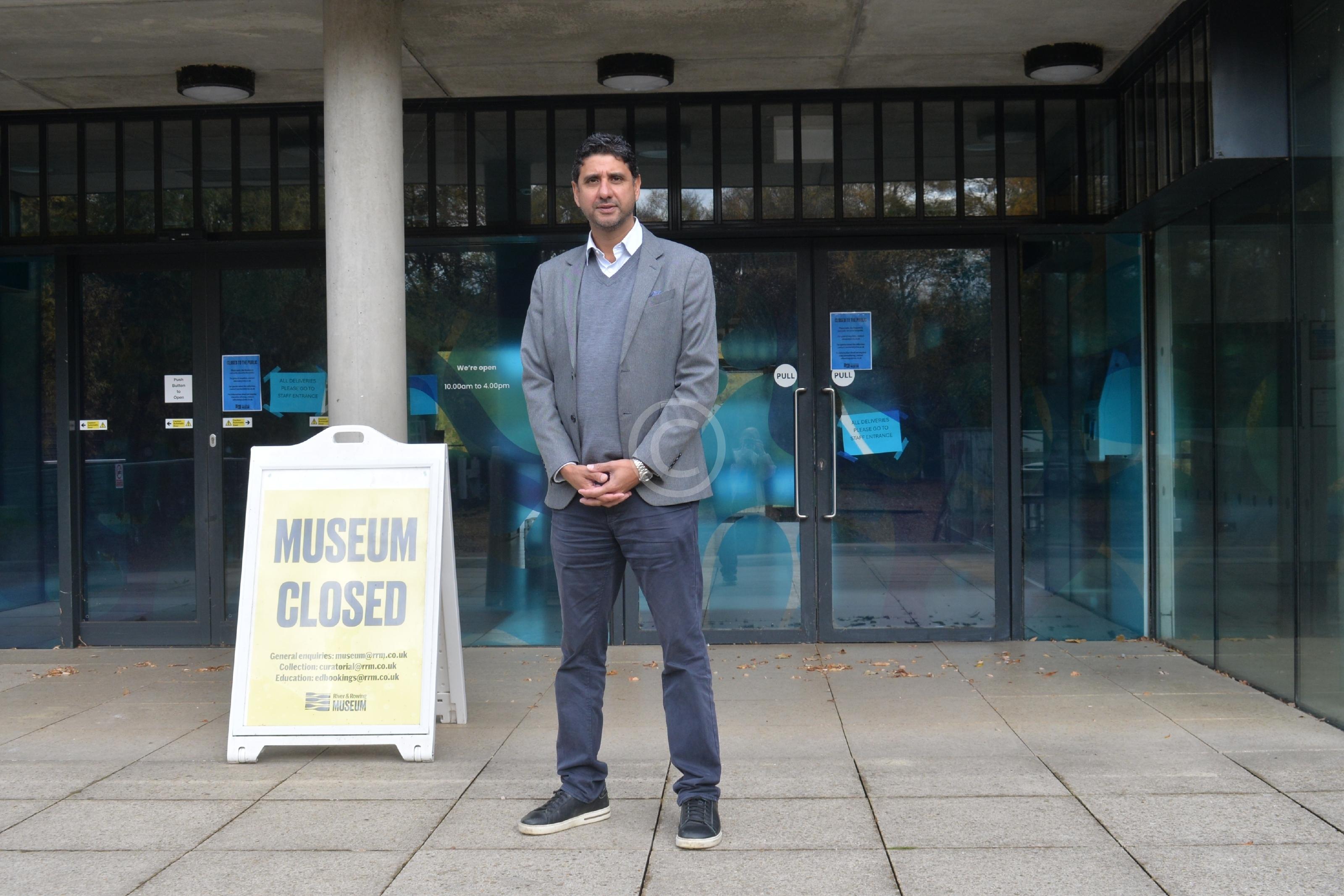 HENLEY 251112 - Photo 1 of 5 - Baylis Media Photos