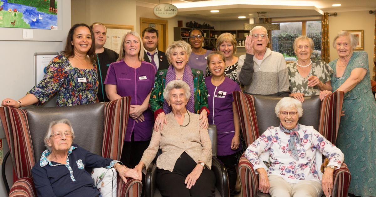 Celebrity guest Gloria Hunniford surprises Windsor care home residents ...