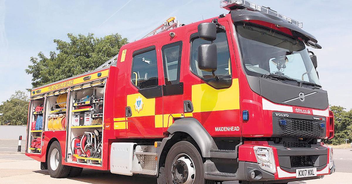 Crews tackle bonfire that had 'become out of control' in Taplow - Photo ...