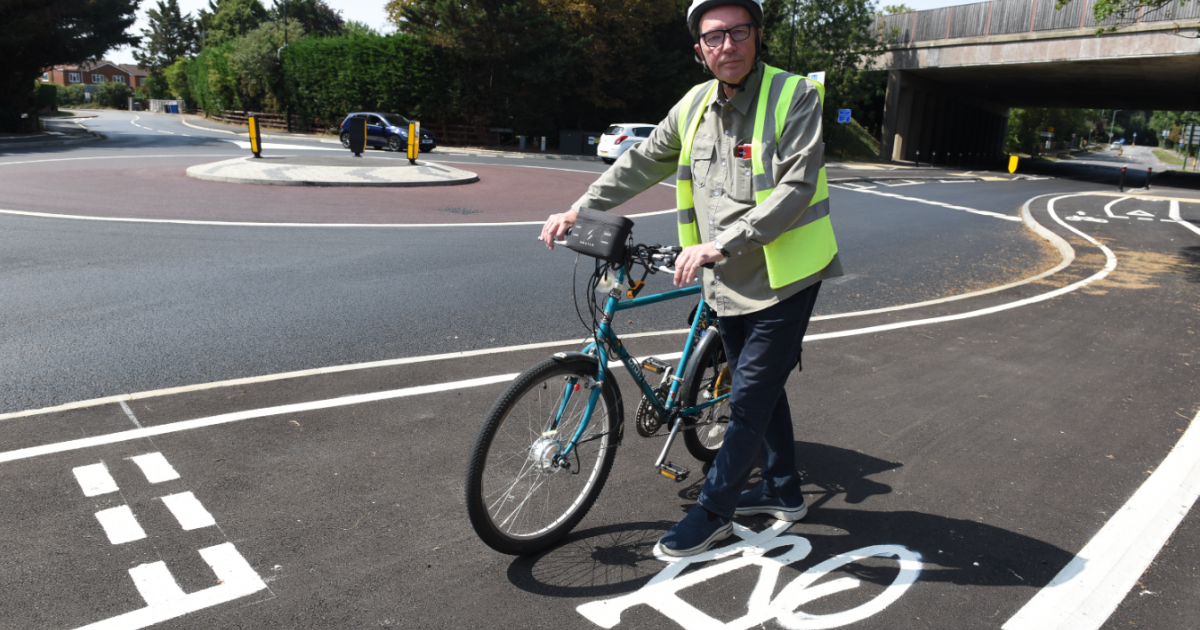 'Confusing' cycle lane on Holyport roundabout questioned by visitors ...