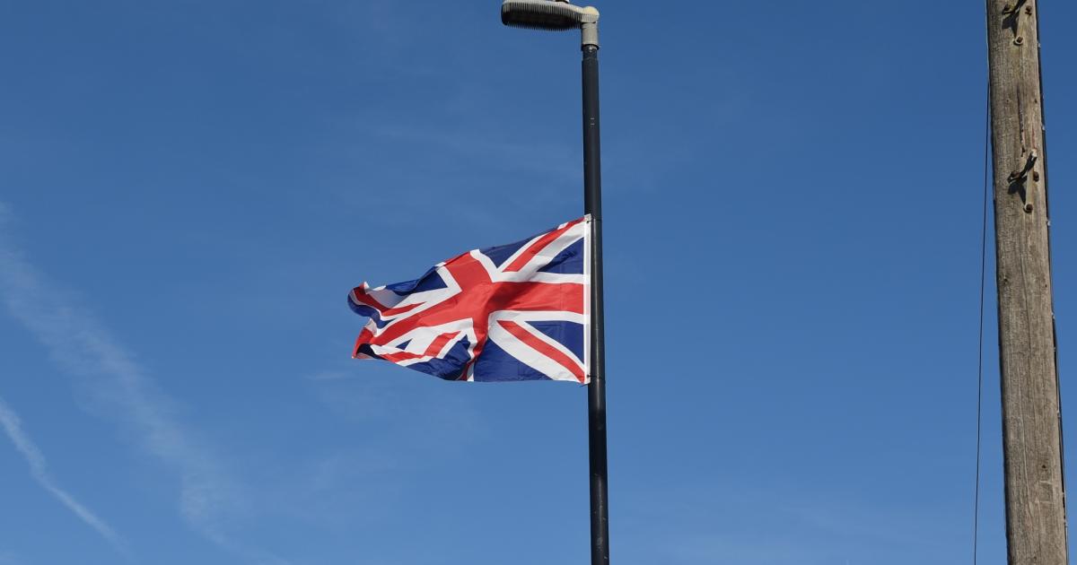 Royal Borough contractors declining to remove flags over abuse, meeting told - Baylis Media Photos