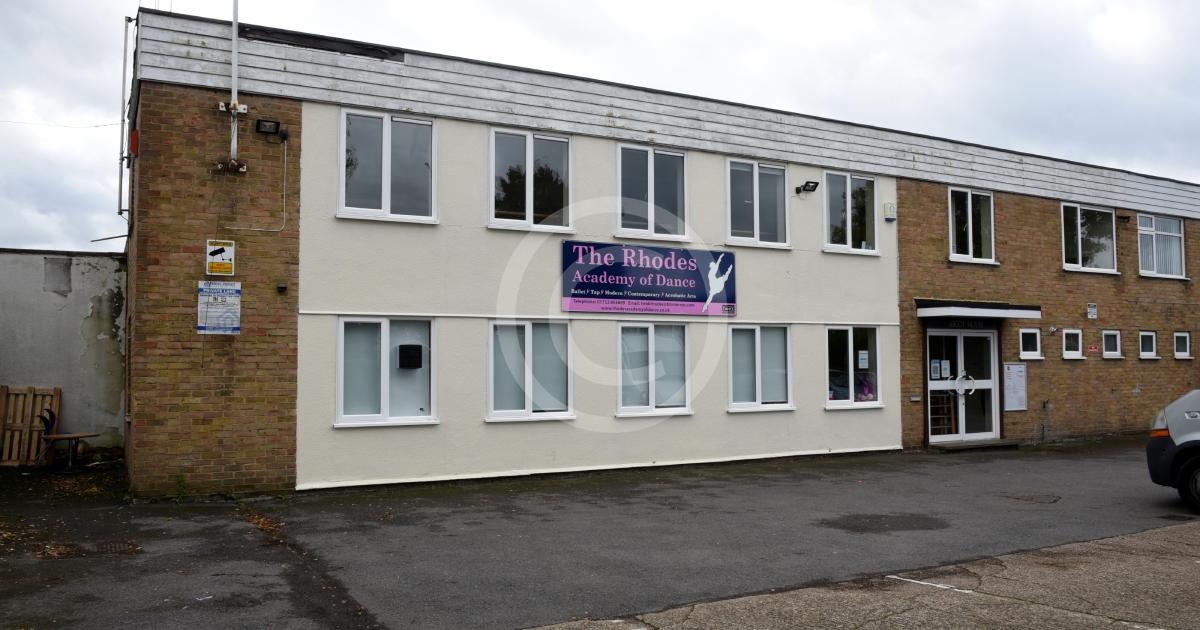 DEDWORTH 133040 - Photo 1 of 7 - Baylis Media Photos