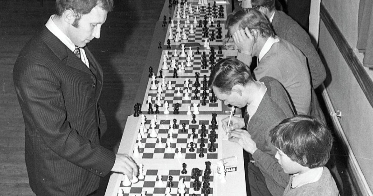 Remember When: Chess grandmaster took on 40 challengers simultaneously ...