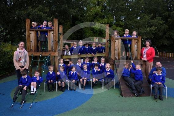 FIRST CLASS 133081 - Photo 1 of 9 - Baylis Media Photos