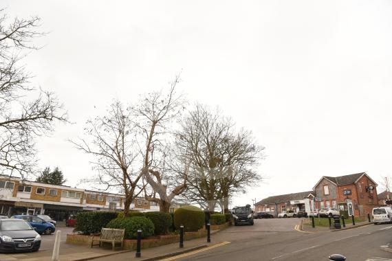 COOKHAM 133400 - Photo 1 of 6 - Baylis Media Photos