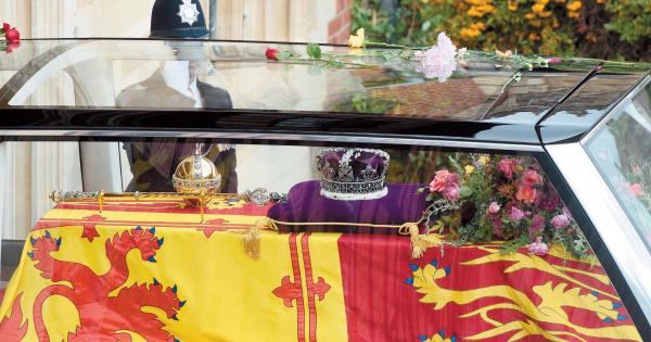 IN PICTURES: Her Majesty the Queen laid to rest in Windsor - Photo 1 of ...