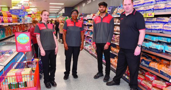 New Slough Iceland store opens its doors to customers - Photo 2 of 4 ...