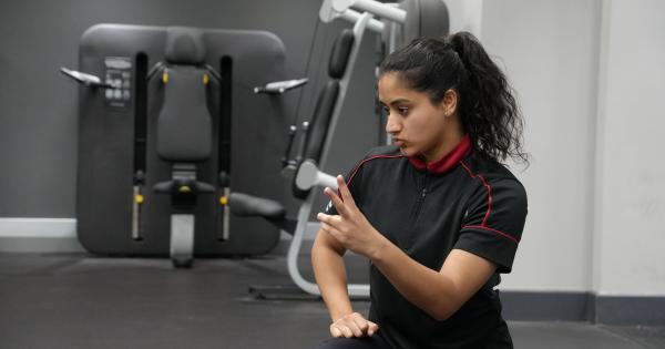 Young woman from Slough breaks down barriers as deaf personal trainer ...
