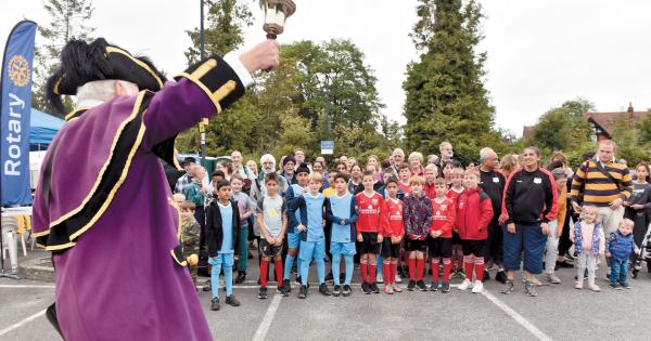Walkers raise thousands for charity at Maidenhead Boundary Walk - Photo ...