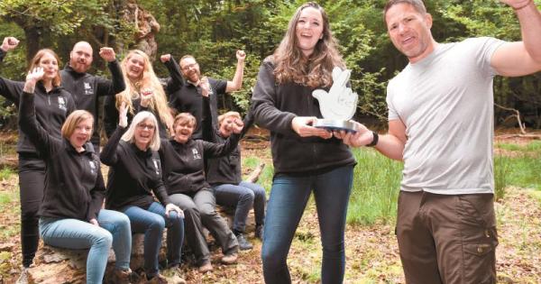 Steve Backshall presents award to conservation project in Burnham ...