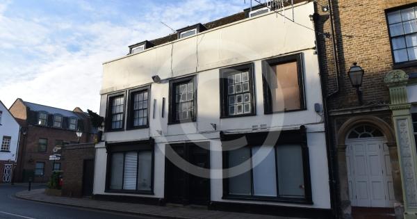 ETON 134157 - Photo 1 of 9 - Baylis Media Photos