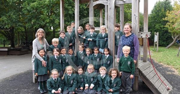 FIRST CLASS 134932 - Photo 1 of 2 - Baylis Media Photos