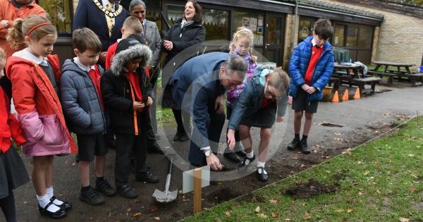 FARNHAM COMMON 135059 - Photo 1 of 33 - Baylis Media Photos