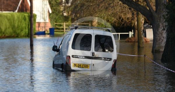 WRAYSBURY 136101 - Photo 1 of 14 - Baylis Media Photos