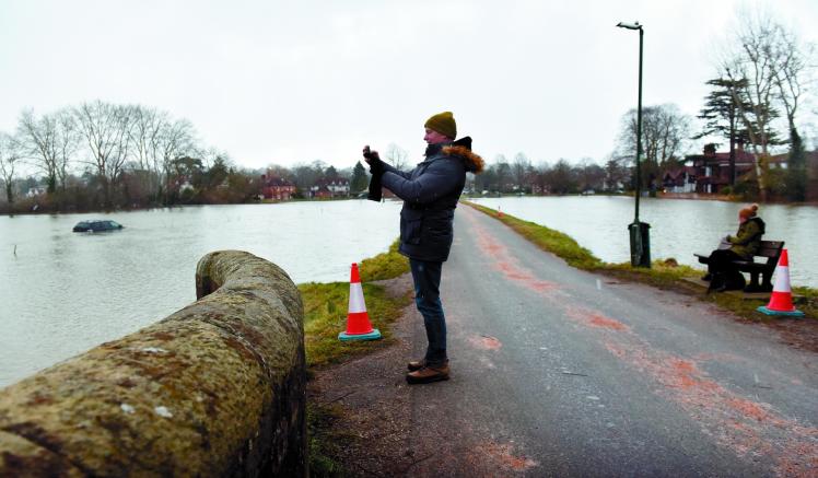 Heavy flooding causing 'considerable disruption' in Cookham, parish ...