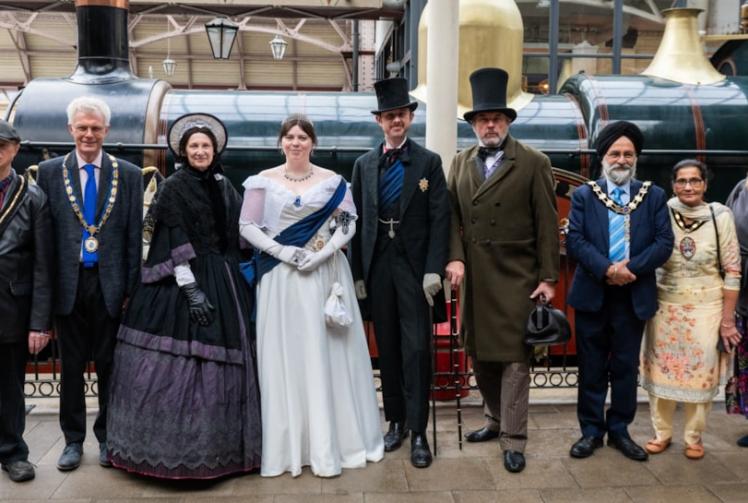 Right Royal celebration at 175th anniversary of Windsor and Eton ...