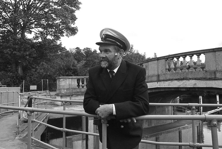 A life on the river: tributes to long-serving Maidenhead lock keeper ...