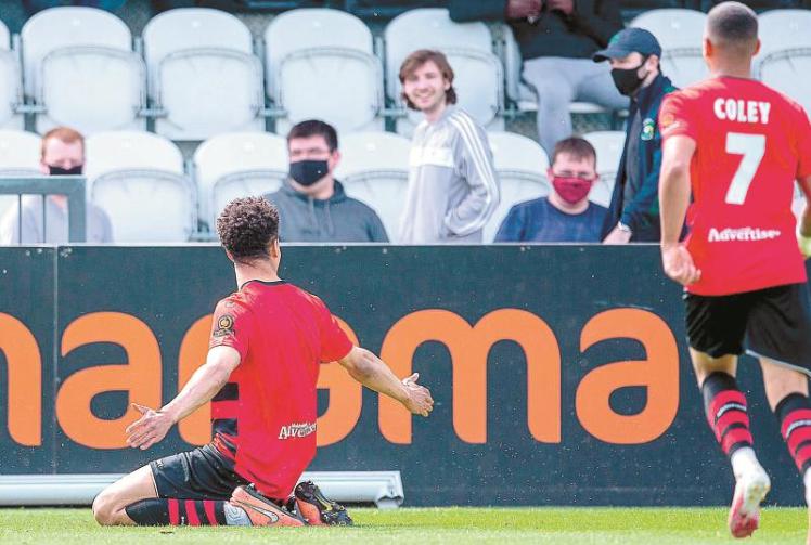 Goalkeeper Lovett rounds off 4-1 win for Maidenhead United over Boreham ...